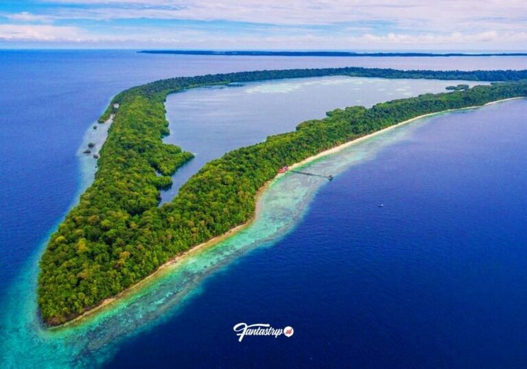 Wisata Pulau Kakaban Kepulauan Derawan – Fantastrip Indonesia
